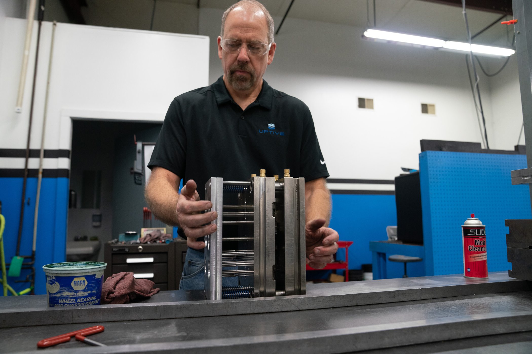 Injection Tooling & Molding Design Guide Download | UPTIVE